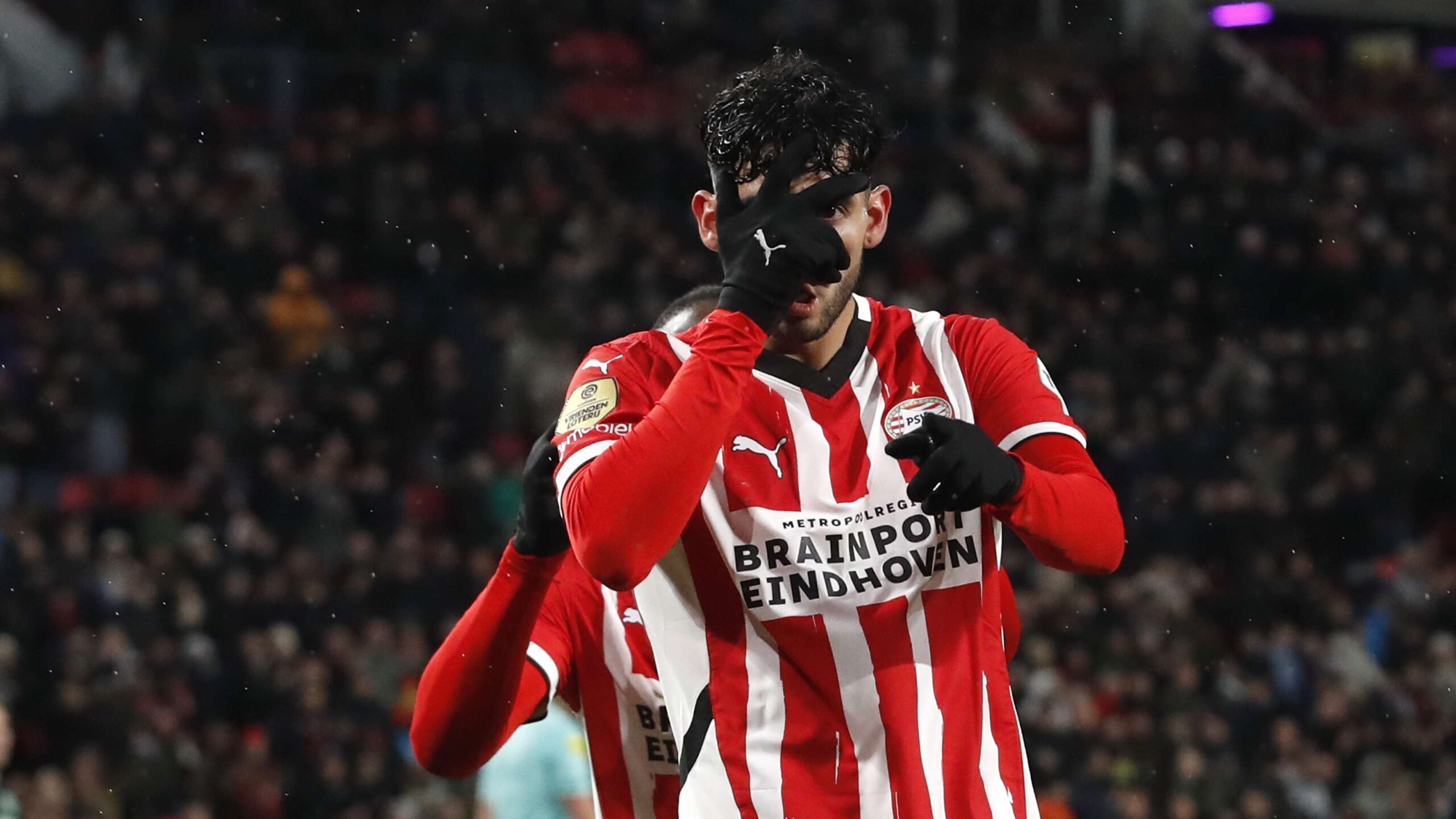 Everton now given late chance to hijack deal as Fulham refuse to pay ...