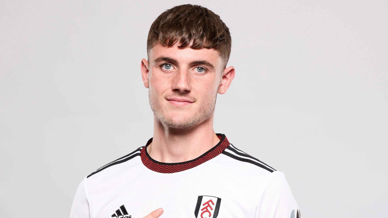 Stevenage sign Fulham striker Sanderson - Sportextra